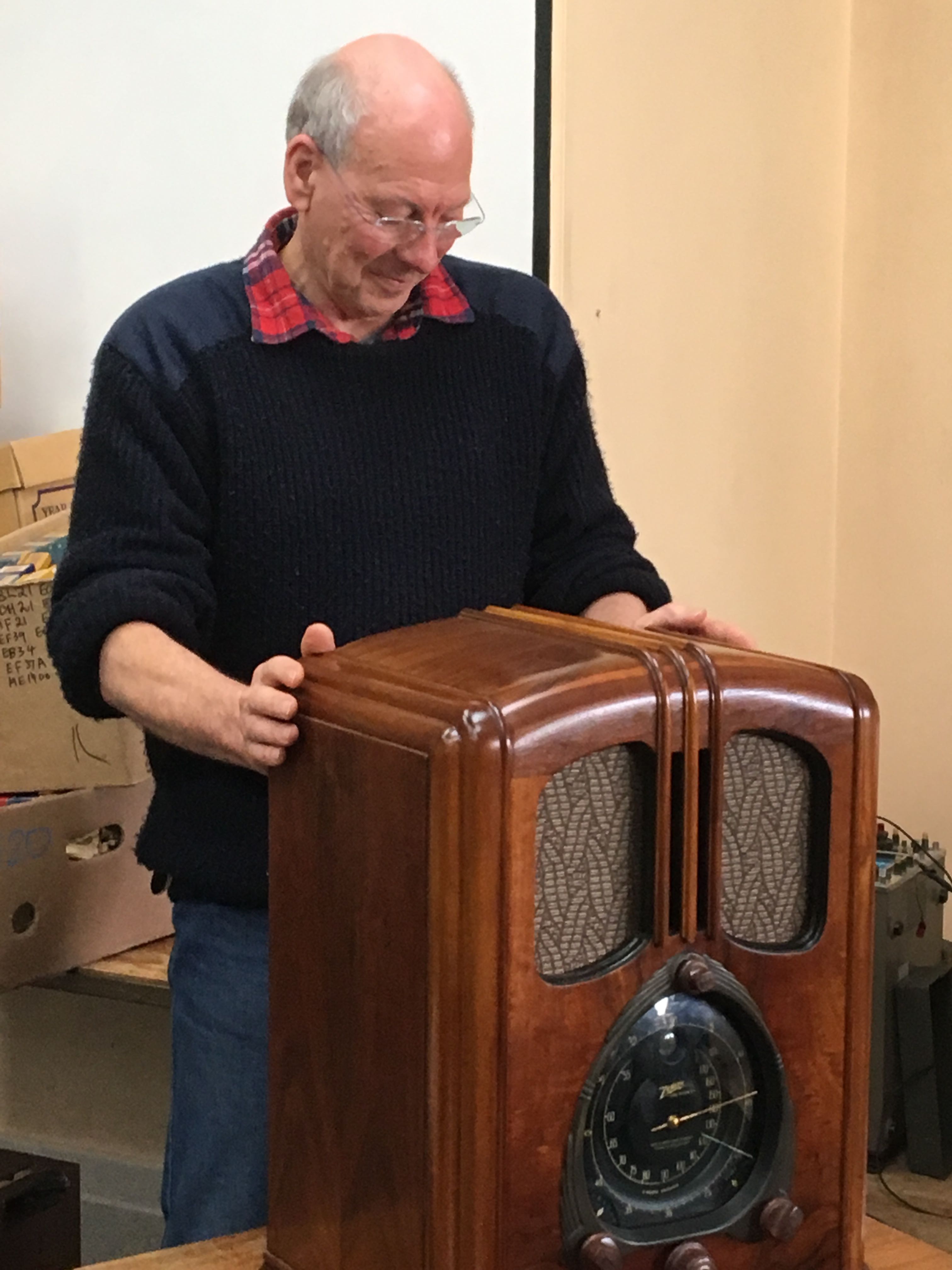 David Crozier with Zenith – New Zealand Vintage Radio Society